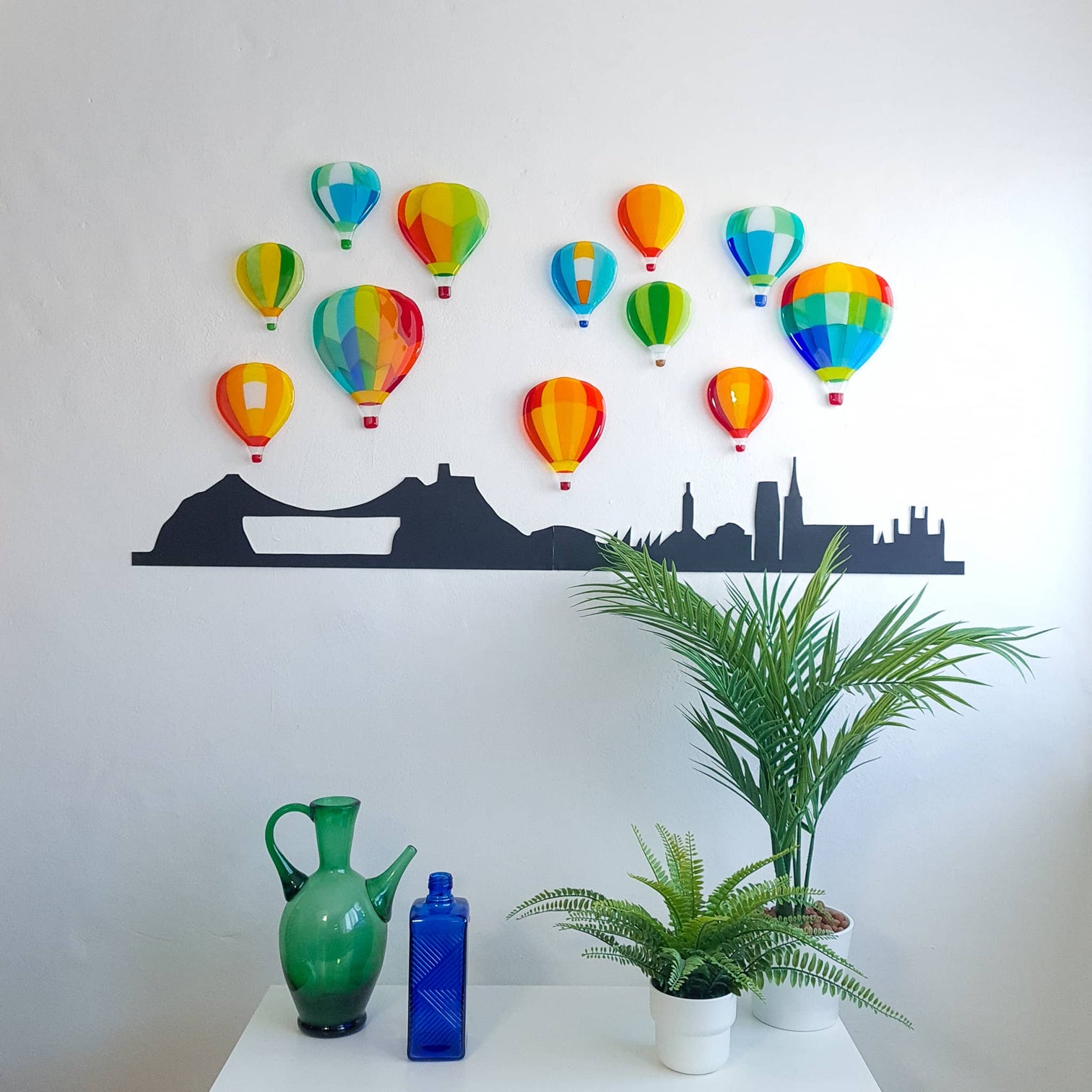 Hot air balloons: Glass wall art – Glass Art by Linda